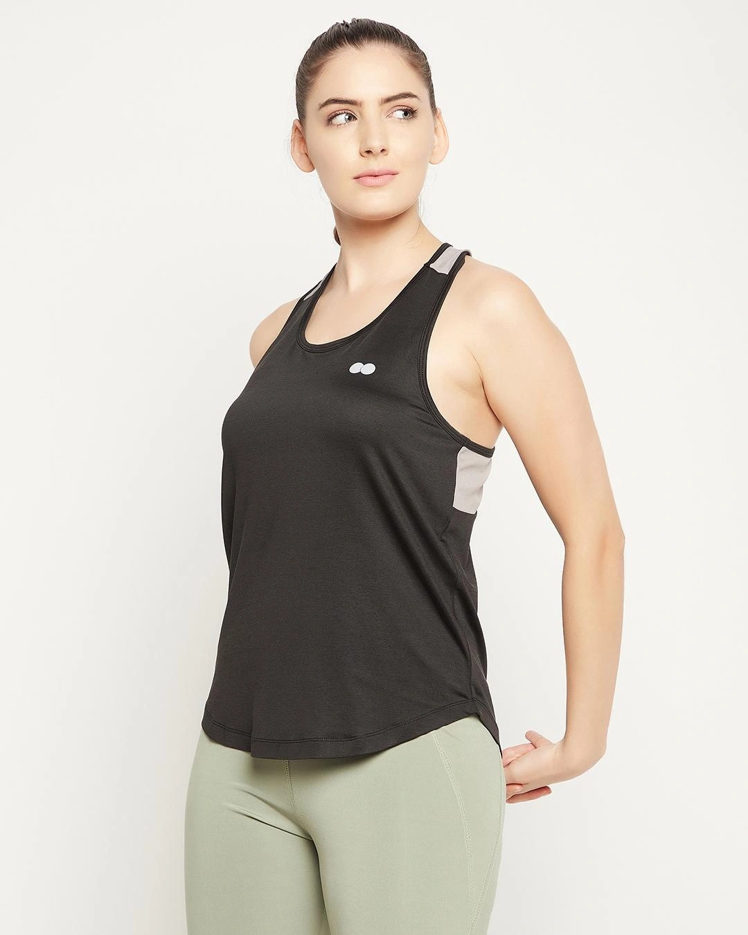 What To Wear With Women's Shorts: Style Guide