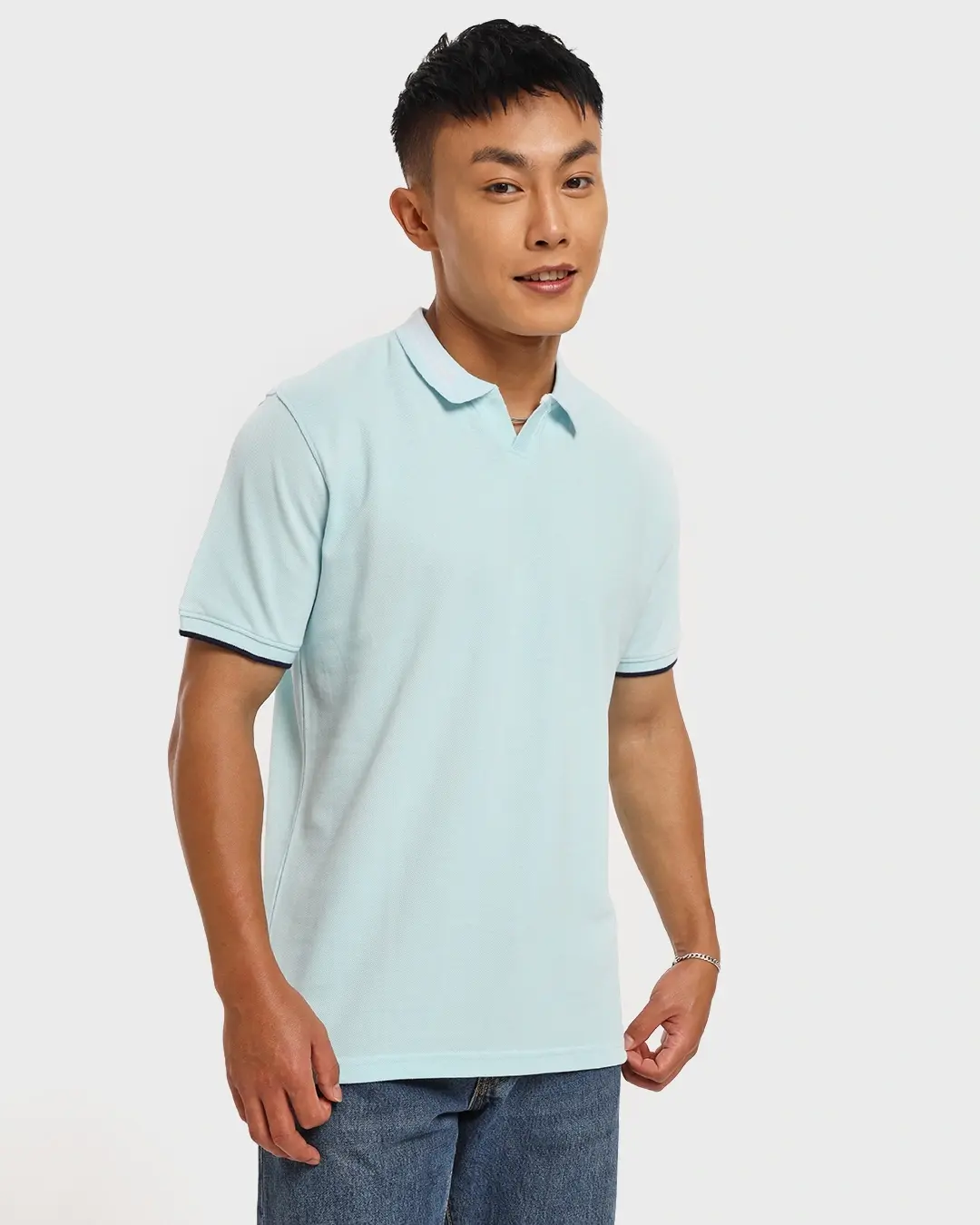 What To Wear With A Men's Polo T-Shirts: Style Guide - Bewakoof Blog
